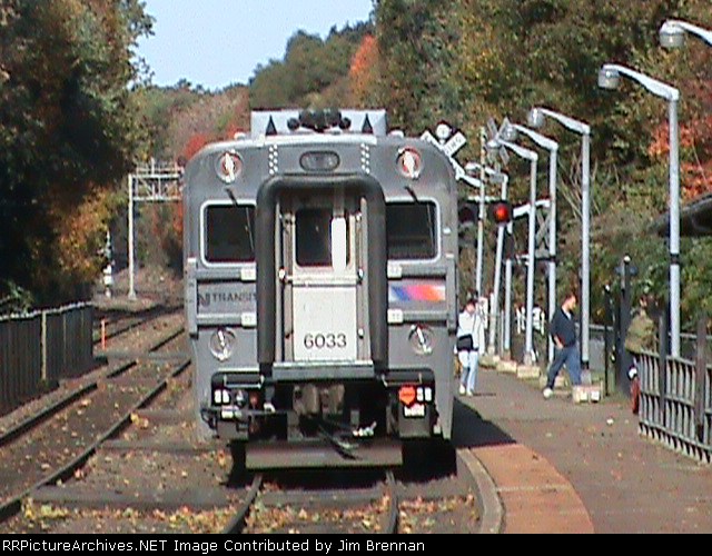 NJT Comet V 6033